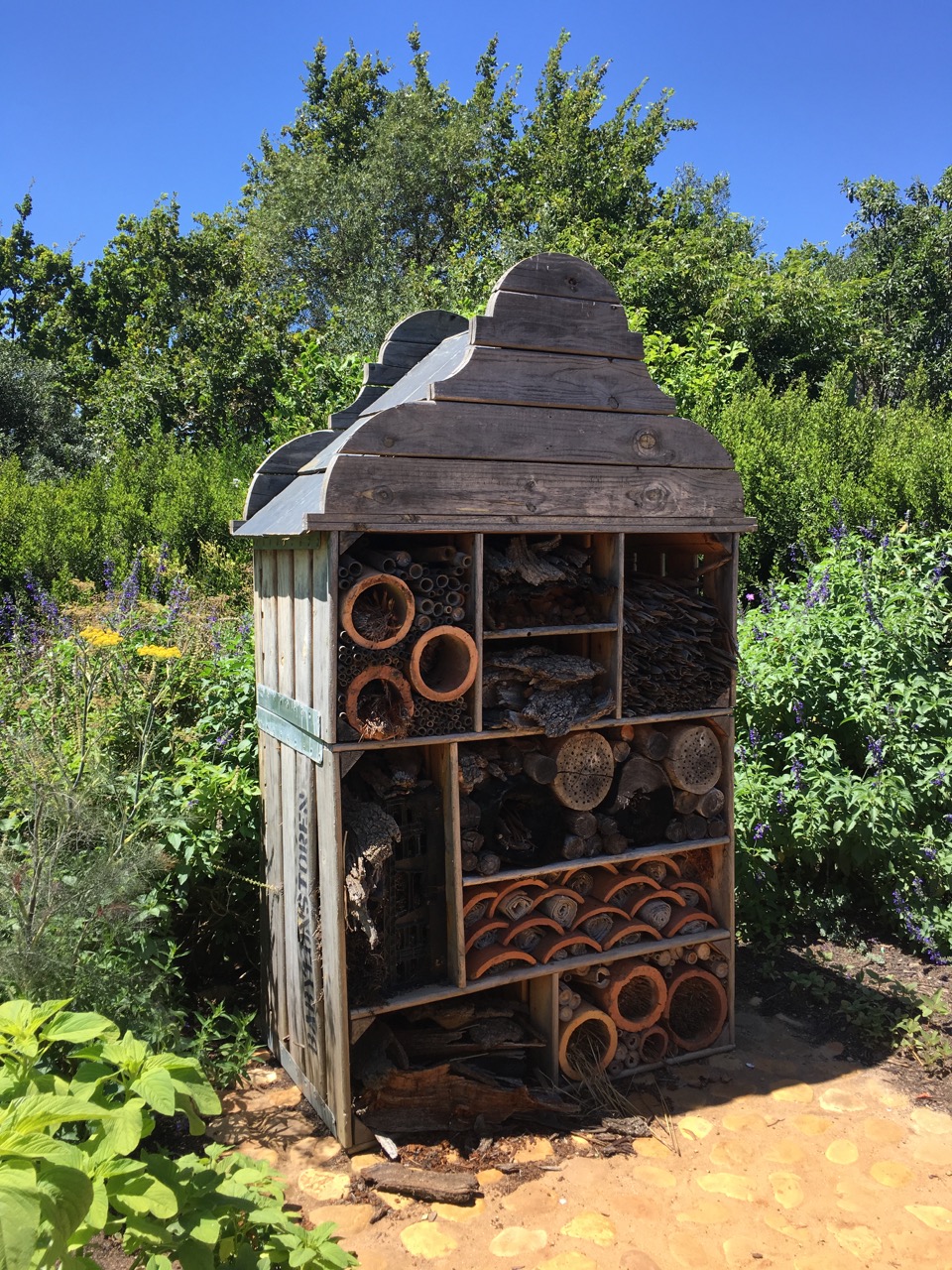 A Dutch architecture-inspired insect hotel – Janna Schreier Garden Design